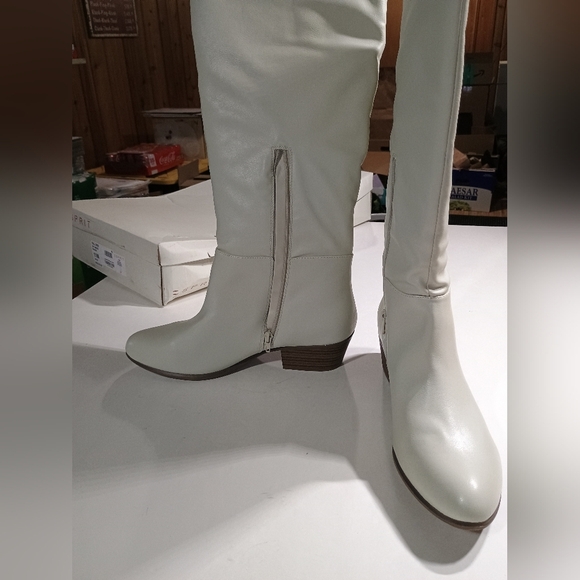 Esprit | Shoes | Esprit Treasure White Kneehigh Boots Size 1m Heel 1 ...